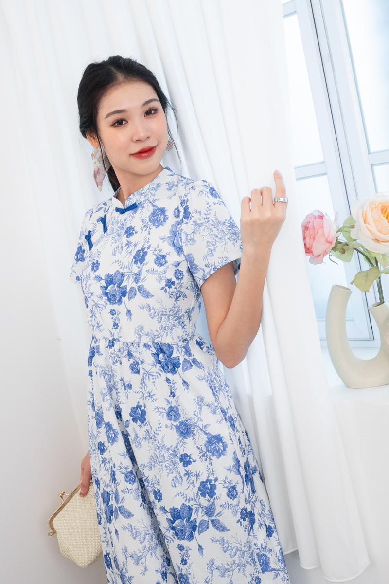 Yu Huan (玉环) Porcelain Sleeved Cheongsam Skater Midi Dress in Navy | 3INUTE